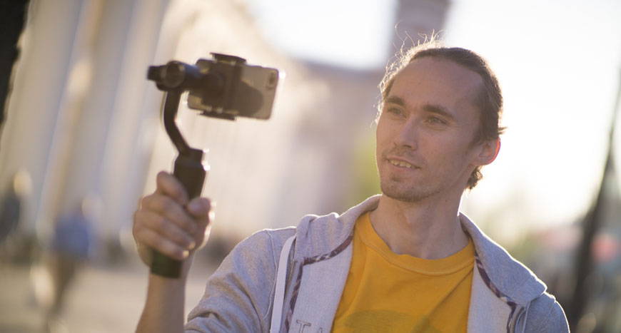 How to Vlog with an iPhone: A Complete Guide to iPhone Vlogging | Movo